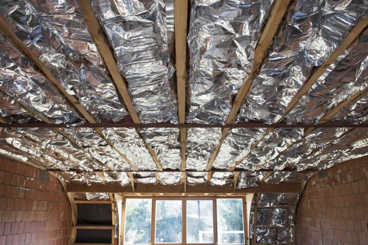 Isolatiefolie: soorten, prijzen en toepassingen [Overzicht]